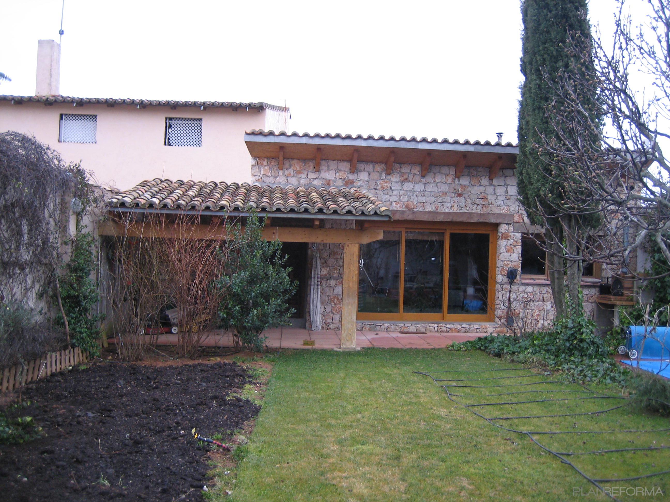 Exterior Estilo rustico Color verde, marron, beige