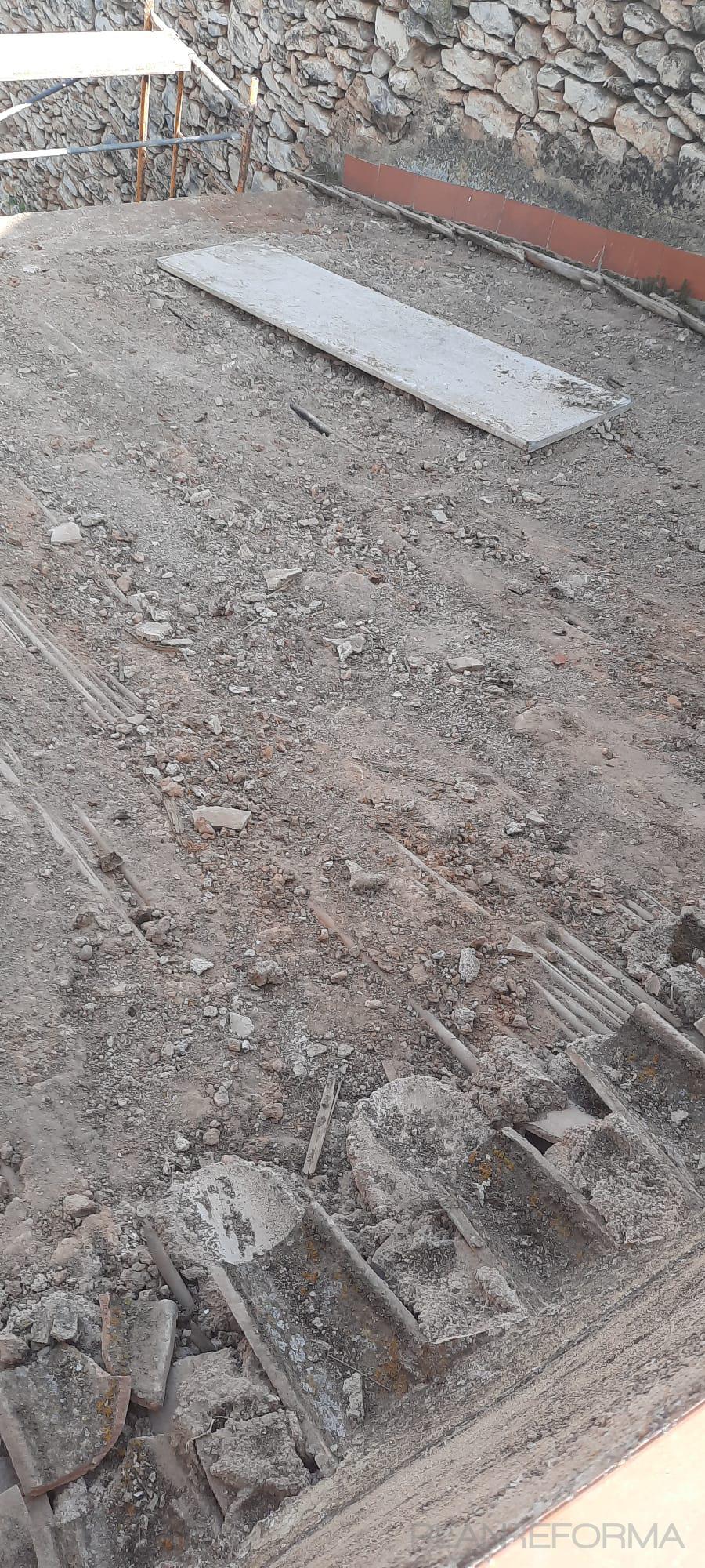 Exterior Estilo clasico Color amarillo, turquesa, violeta