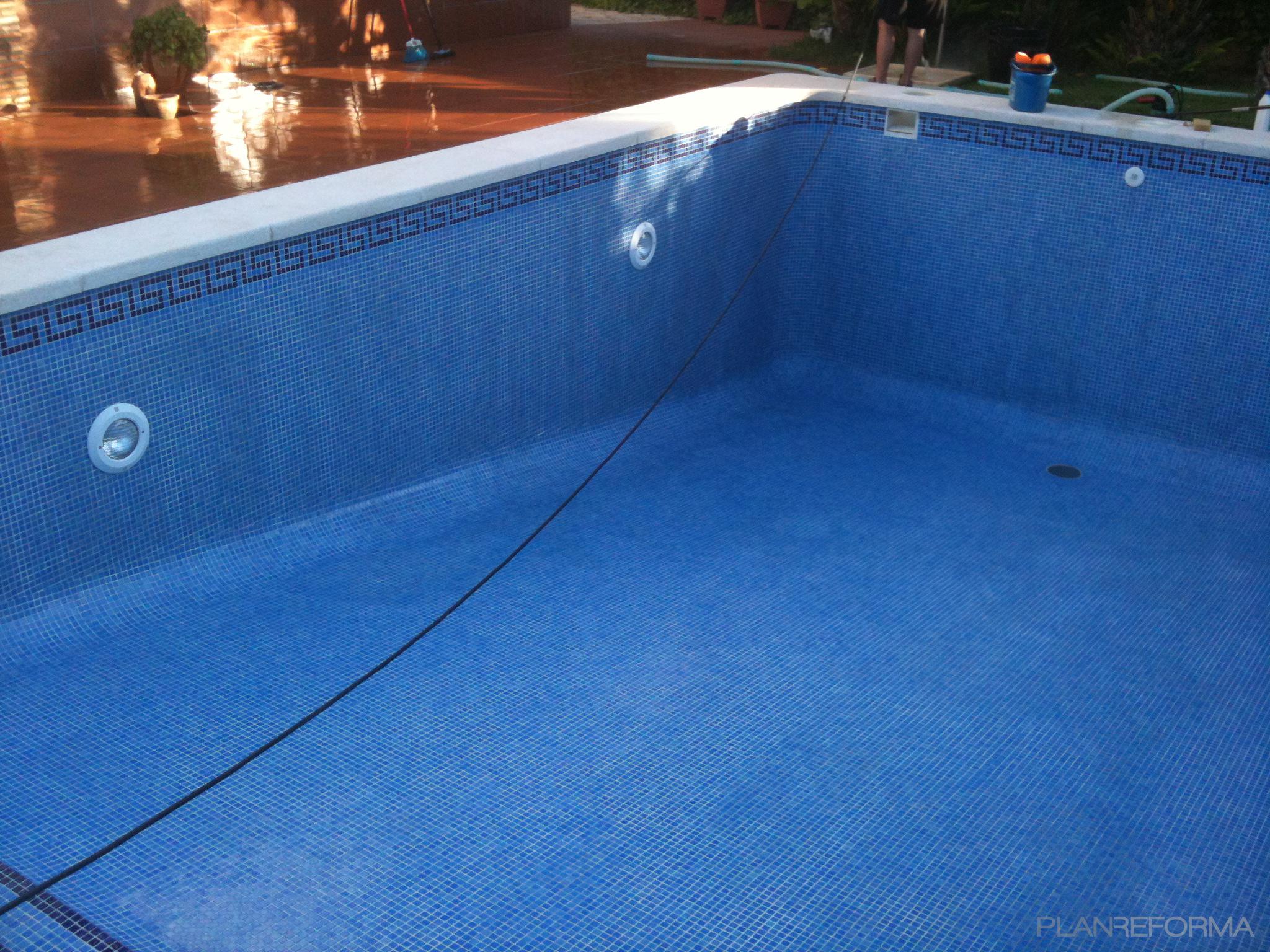 Piscina Estilo tradicional Color azul