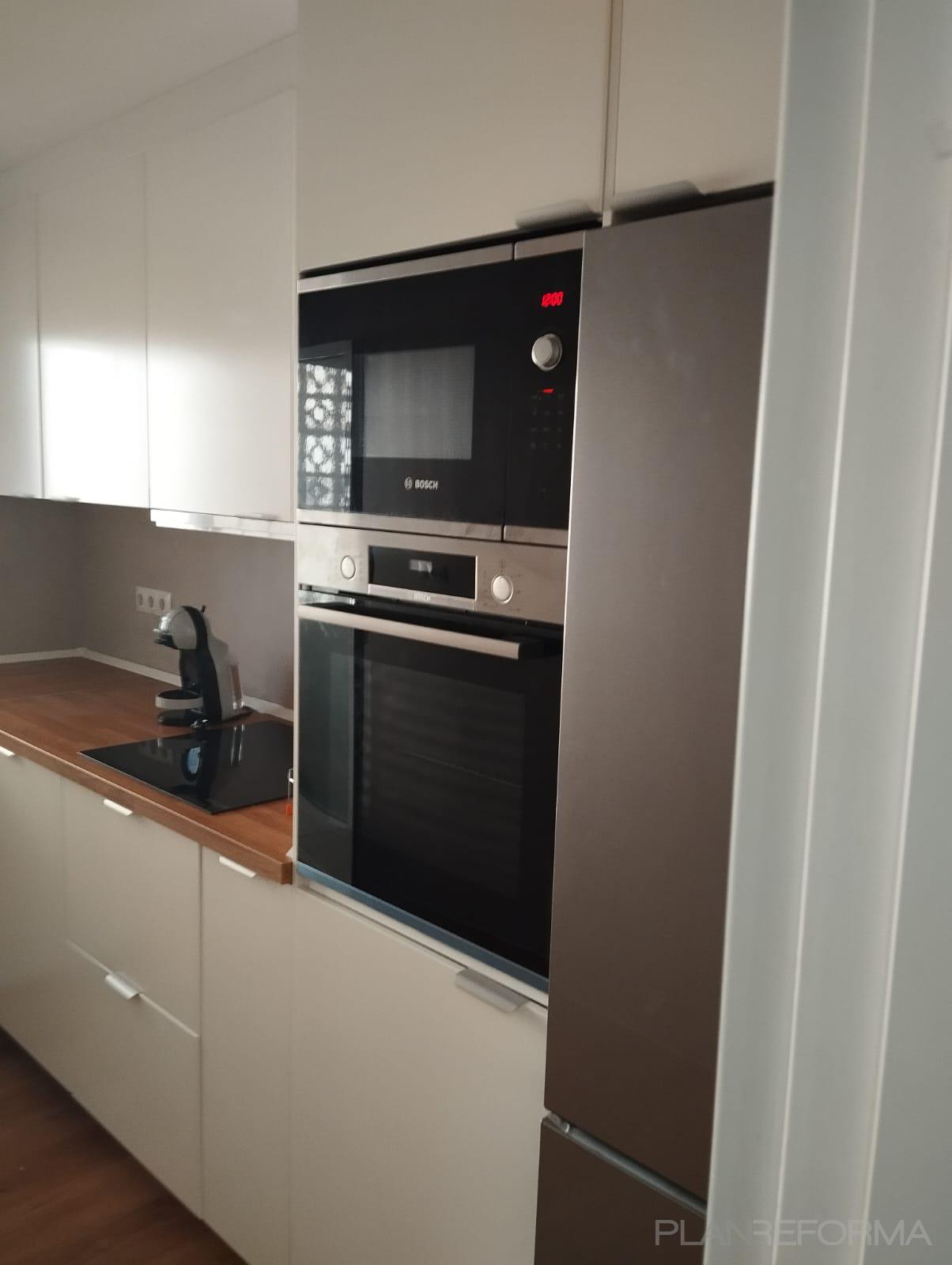 Cocina Estilo tradicional Color blanco, gris, bronce