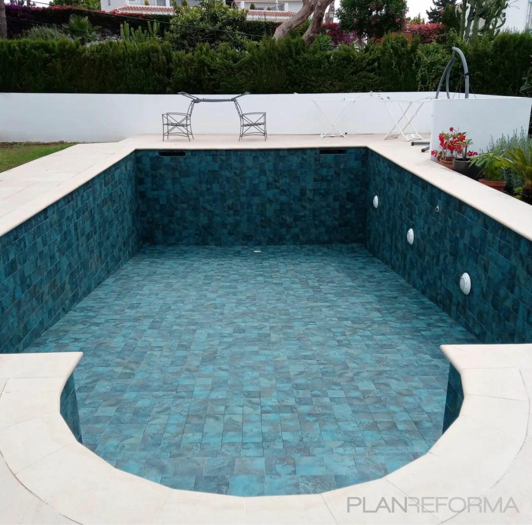 Piscina Estilo clasico Color azul cielo, azul, blanco