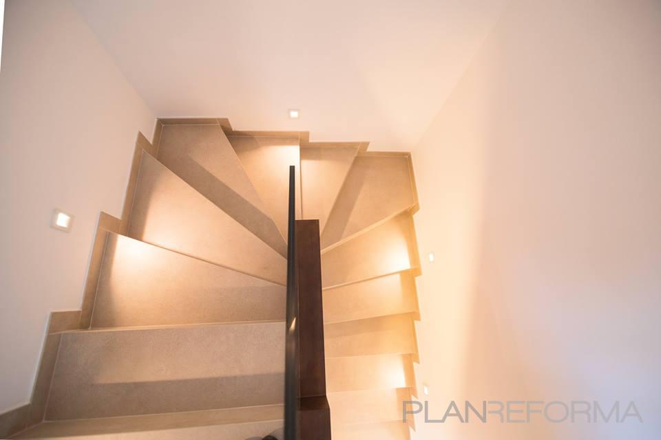Escalera Estilo moderno Color gris