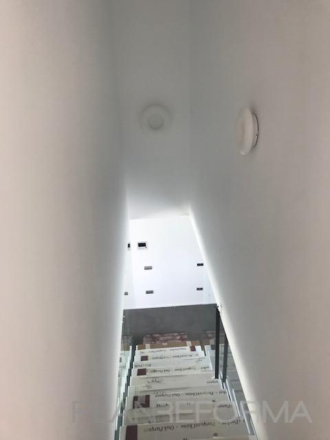 Escalera Estilo moderno Color gris