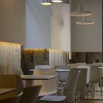 Cafeteria style contemporaneo color marron, blanco, negro