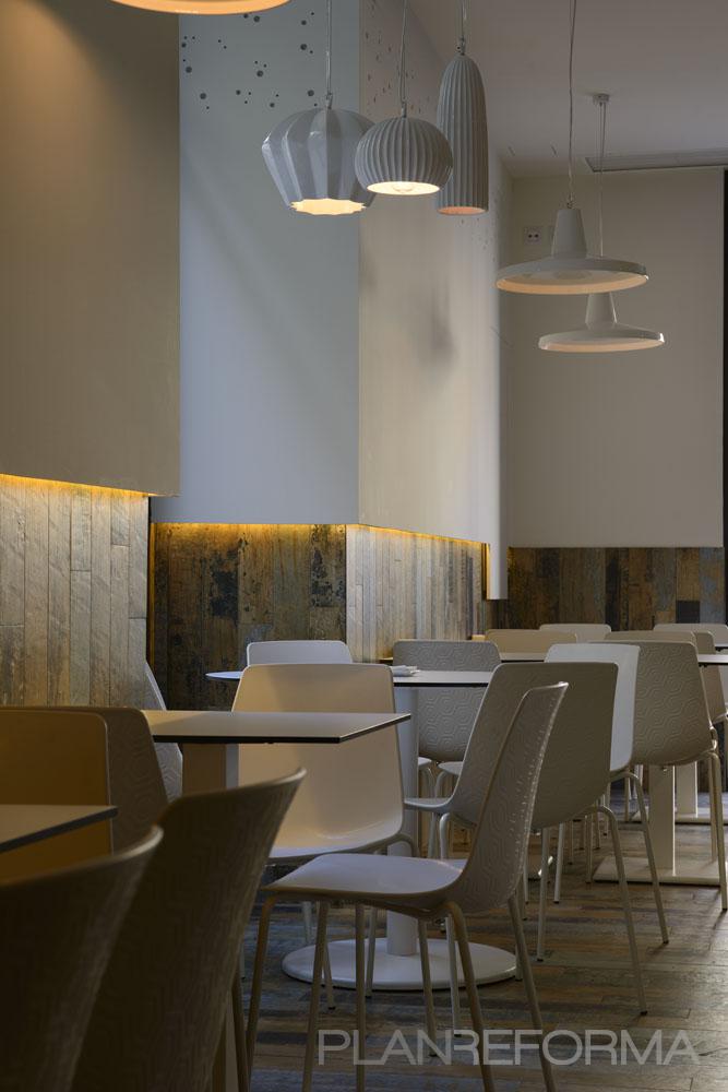 Cafeteria style contemporaneo color marron, blanco, negro