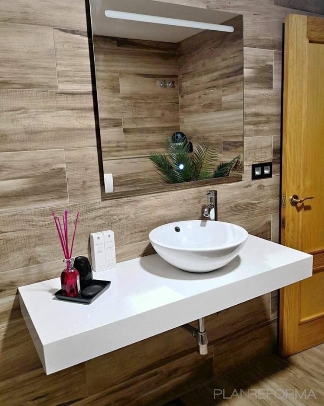 Baño Estilo rustico Color verde, marron, blanco