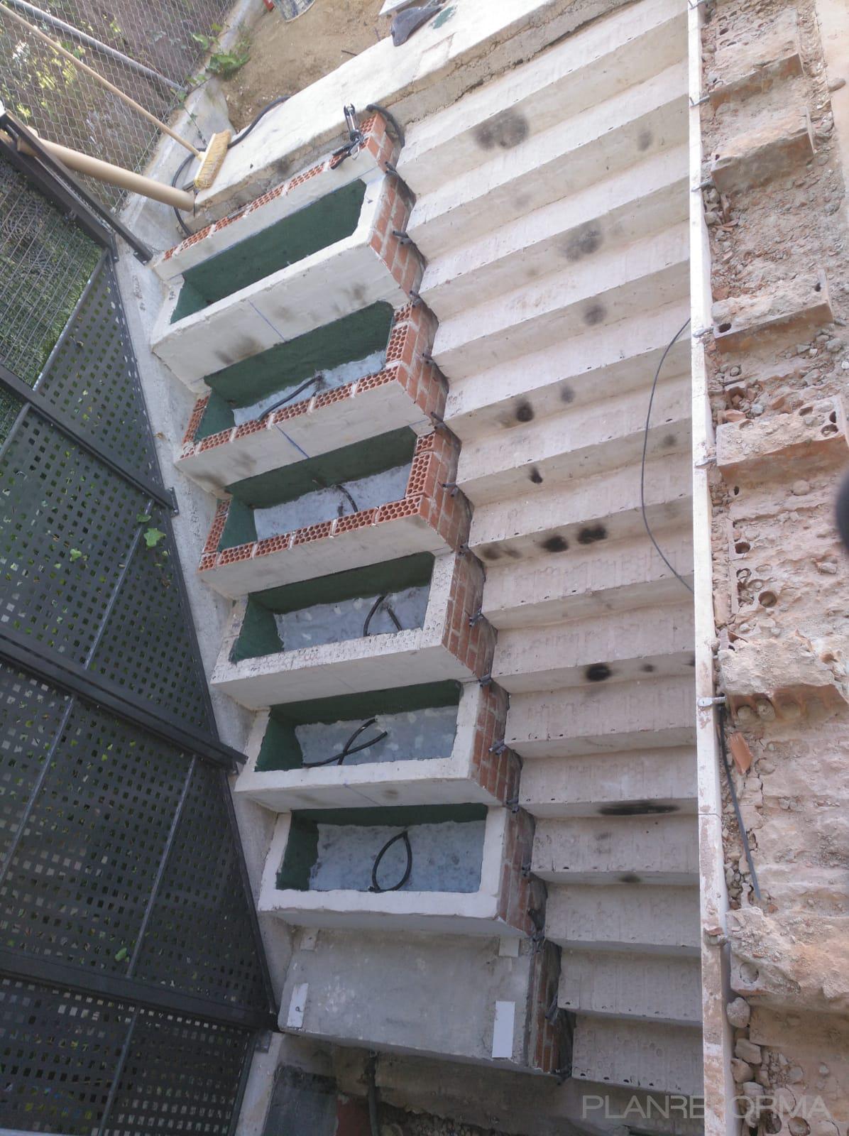 Escalera, Exterior Estilo moderno Color gris