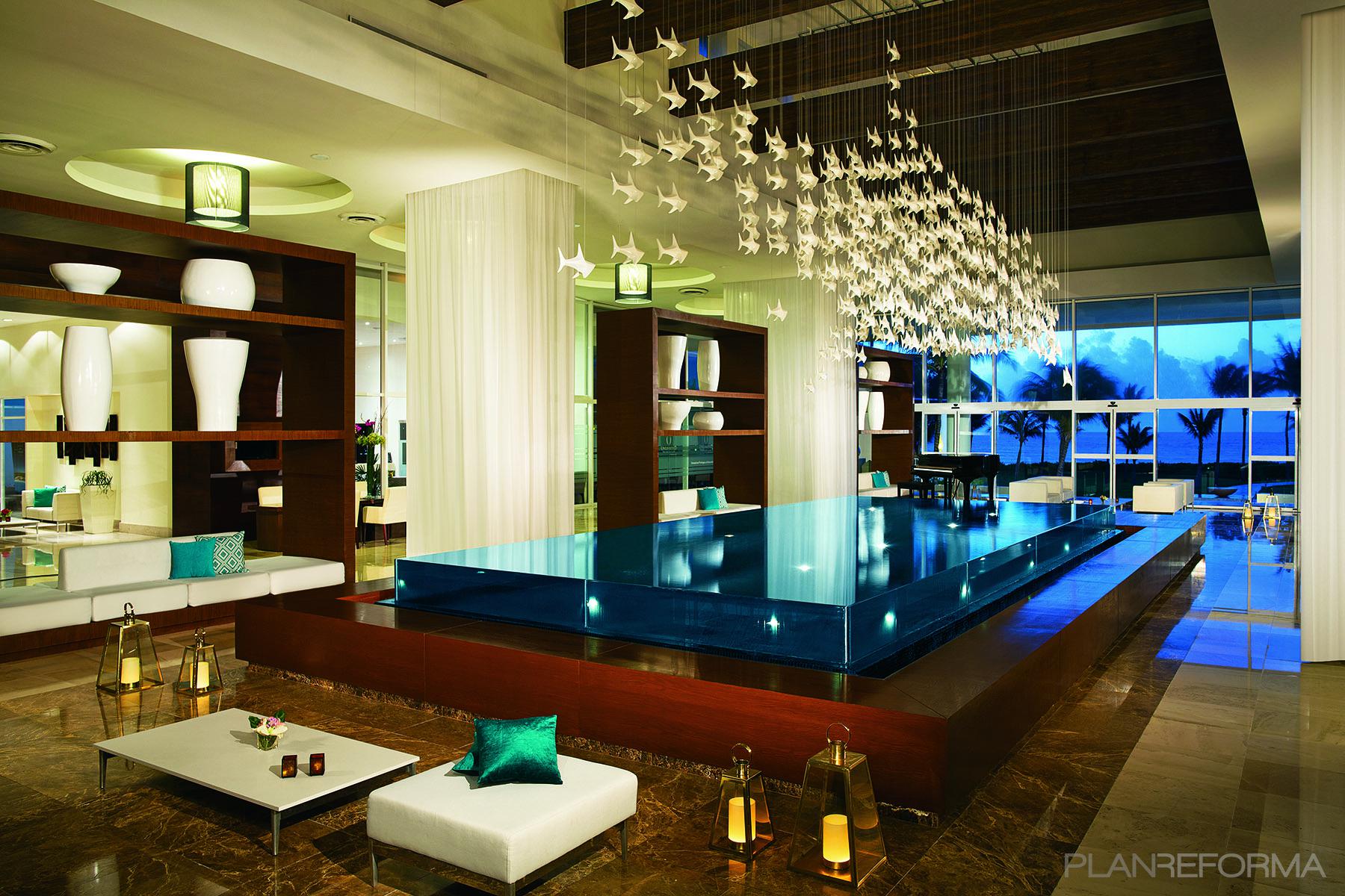 Vestibulo, Hotel Estilo moderno Color beige, marron, blanco